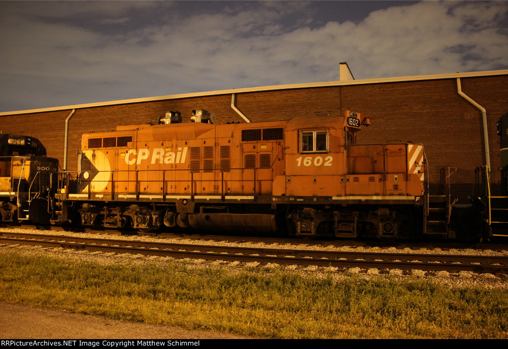 CP GP9u At Night